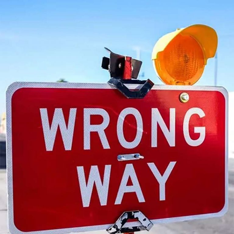 Solar Flashing Wrong Way Sign - BBIER®